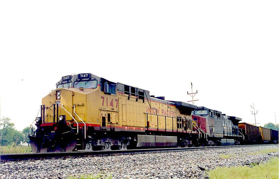 UP 7147 and UP 6360 headed west in siding